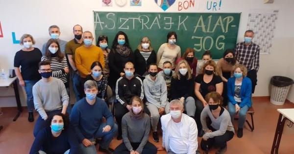 Elfogynak a tanárok, ha nem lesz azonnali és gyors béremelés - mfor.hu Elfogynak a tanárok, ha nem lesz azonnali és gyors béremelés - mfor.hu