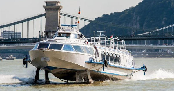 Nem fut zátonyra a Mahart PassNave, hiába vészesen alacsony a Duna ...