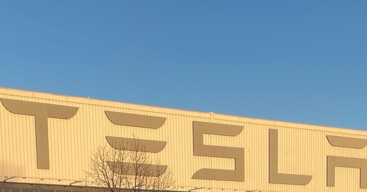 Már itt kopogtatnak Elon Musk csodaautói, kifizetődő volt otthagyni a ...