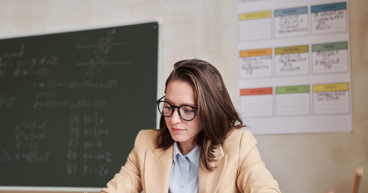 Az Oktatási Hivatal végre beadta a derekát - mfor.hu